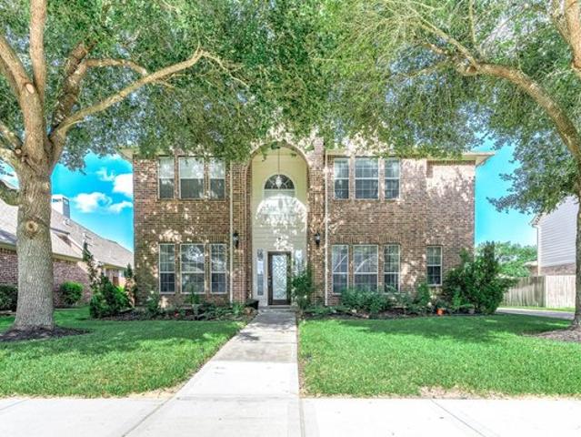 3705 Canterbury Park Dr, Pearland, TX 77584