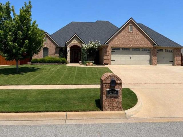 3706 NE Eastlake Dr, Lawton, OK 73507