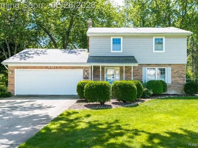 3706 Lido Dr, Highland, MI 48356
