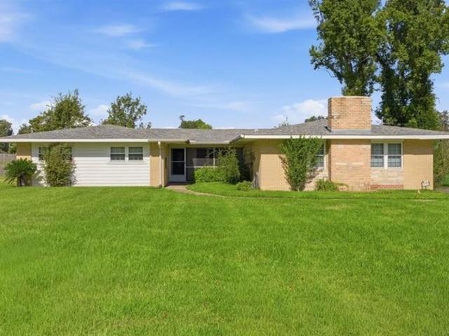 3706 Pin Oak Ct, Lake Charles, LA 70605