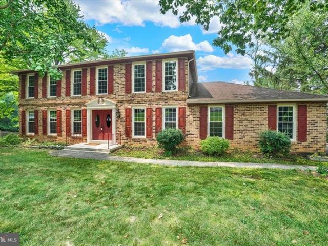 3706 Silverwood Dr, York, PA 17402