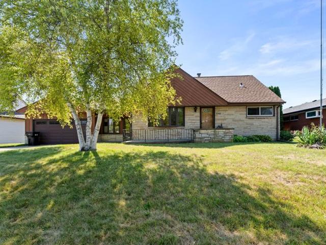 3707 Brooklawn Cir, South Milwaukee, WI 53172