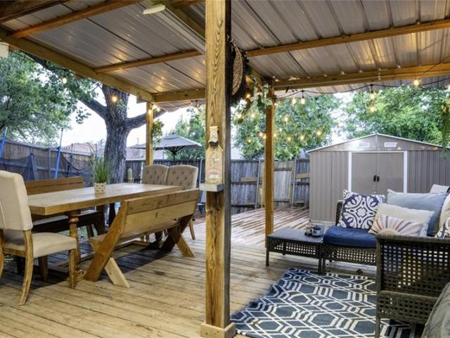 3707 Clover Hill Ln, Carrollton, TX 75007