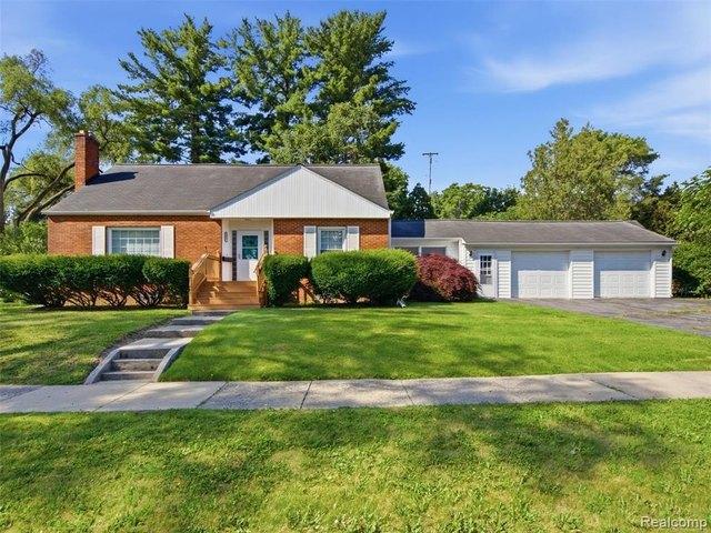 3707 Sunset Dr, Flint, MI 48503