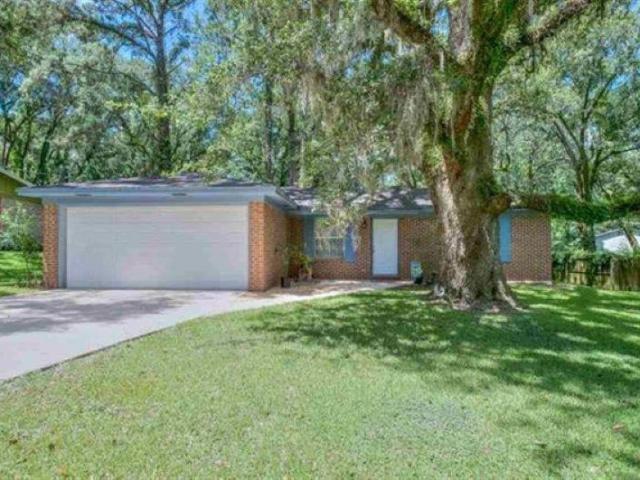 3707 Wood Hl Dr, 3 beds, 2 full baths