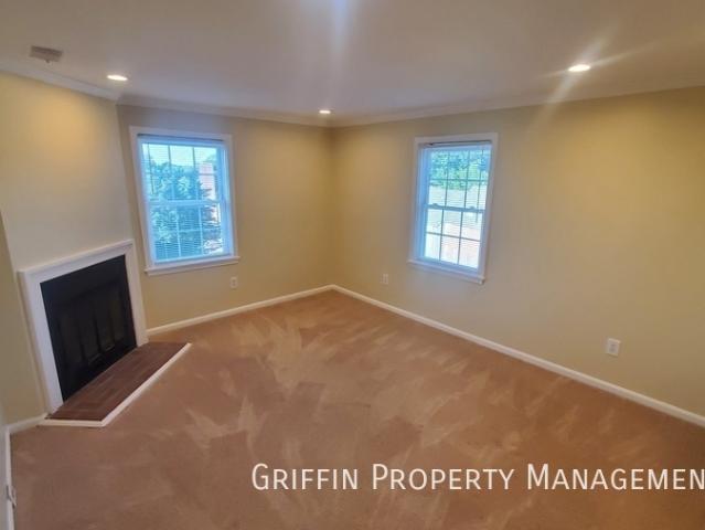 3709 Alabama Ave SE, 2 beds, 1 full bath