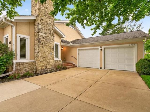 3709 Somerset Dr, Prairie Village, KS 66208