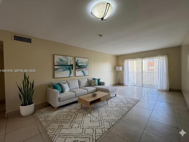 3700 NW 21st St Apt 304, Lauderdale Lakes, FL 33311