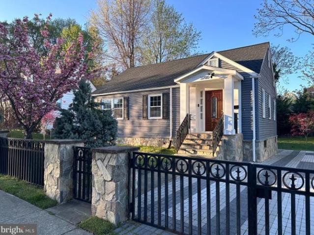 3700 Oliver St, Hyattsville, MD 20782