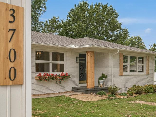 3700 W Kingshighway