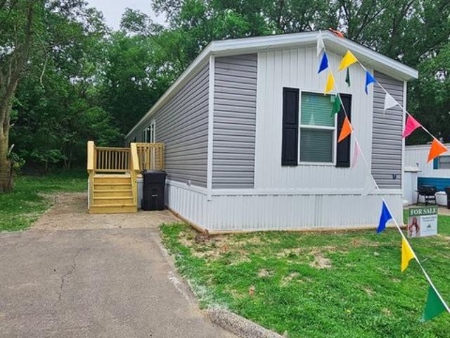 3700 28th St Spc 368, Sioux City, IA 51105