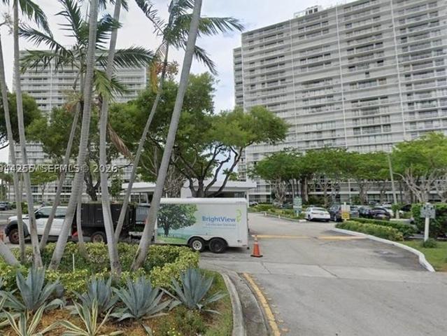 3701 N Country Club Dr Apt 207, Aventura, FL 33180