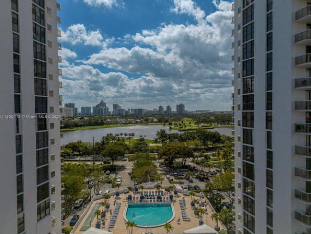 3701 N Country Club Dr #309, Aventura, FL 33180