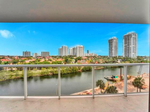 3701 N Country Club Dr #709, Aventura, FL 33180