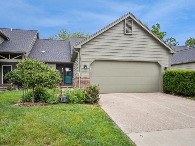 3701 Oak Creek Pl, West Des Moines, IA 50265