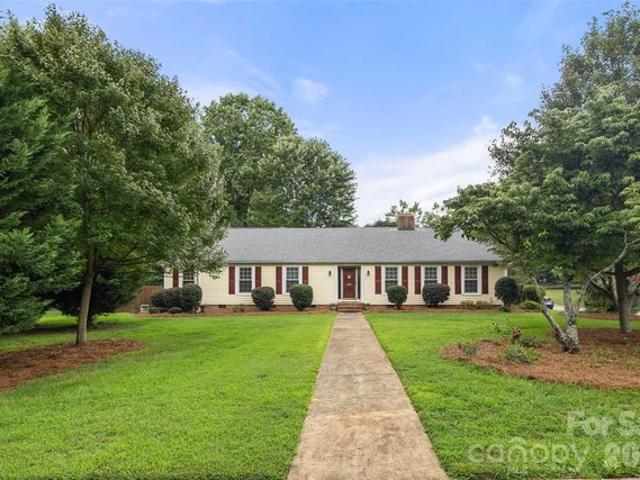 3701 Princeton Dr, Gastonia, NC 28056