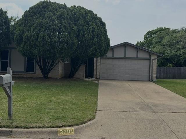 3701 South Ct, Fort Worth, TX 76133