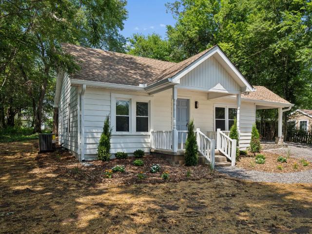 3701 Travis Ct