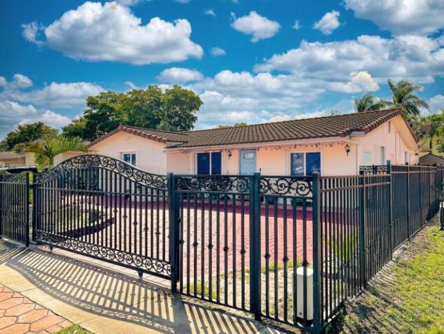 3701 78th Ave NW, Davie, FL 33024