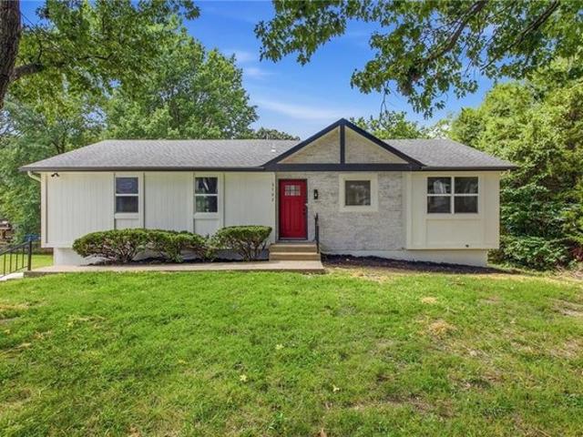 3702 NE Grant St, Lee's Summit, MO 64064