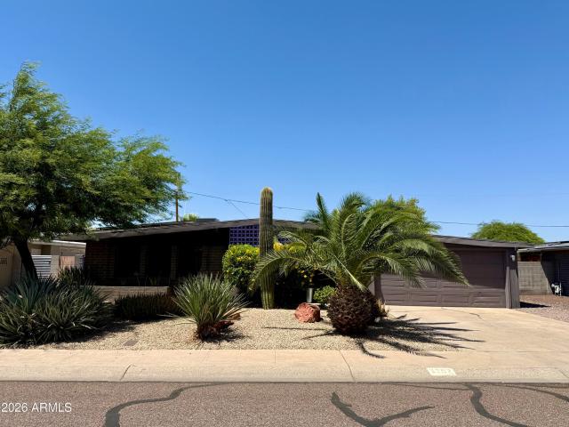 3702 E Paradise Drive