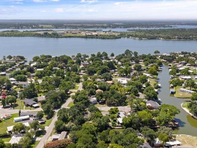3702 Hartwood Dr, Granbury, TX 76049