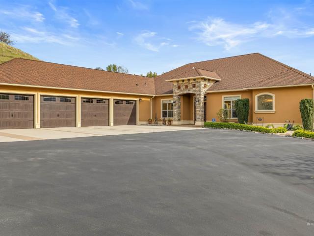 3703 Rio Vista Dr