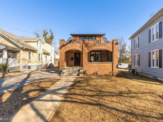 3703 34th St, Mount Rainier, MD 20712