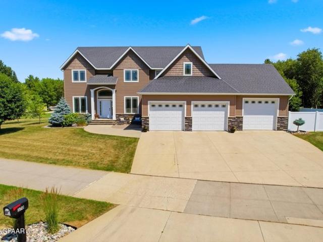 370 55th Ave S, Grand Forks, ND 58201