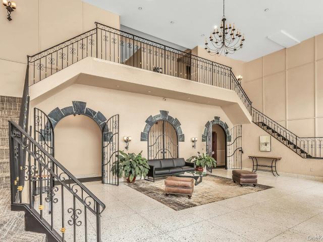 370 Broadway 4J