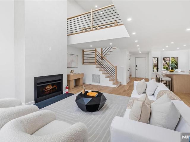 370 French Court