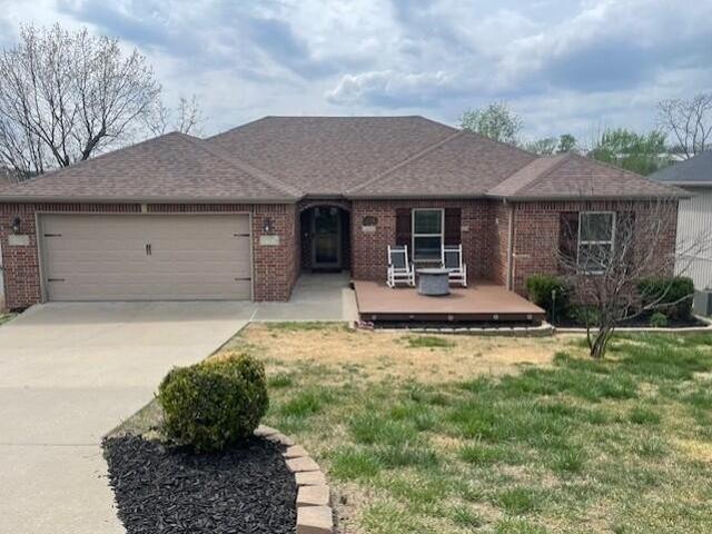 370 Holts Lake Dr, Branson, MO 65616