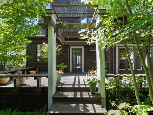 370 Highland Dr, Seattle, WA 98109