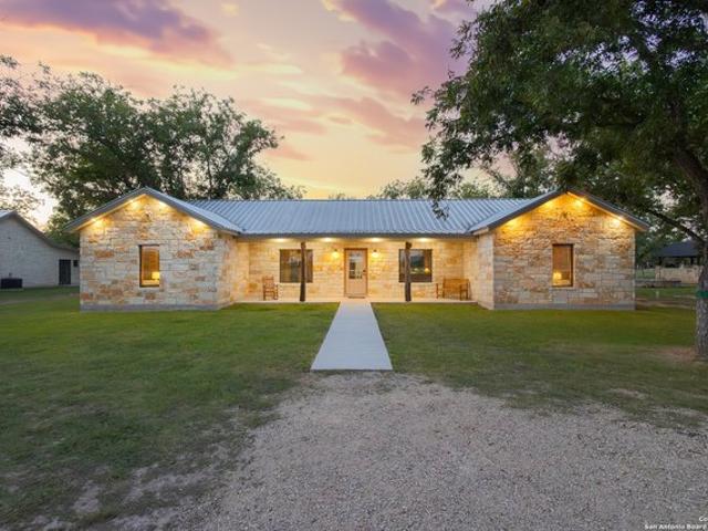 370 Johnny Seibert Ln, Leakey, TX 78873
