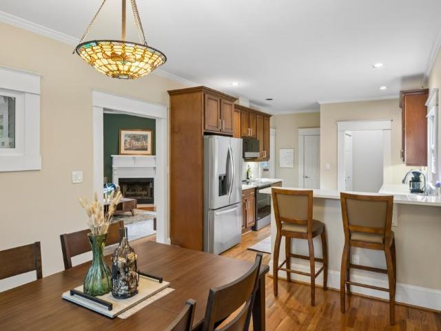 370 Oakland Park SE