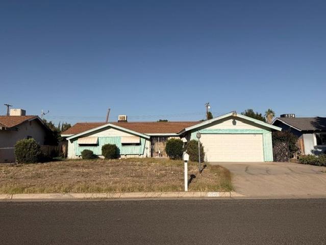 370 N Lindale St, Porterville, CA 93257