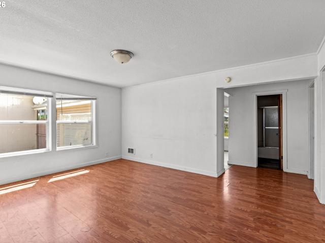 370 S 6th ST