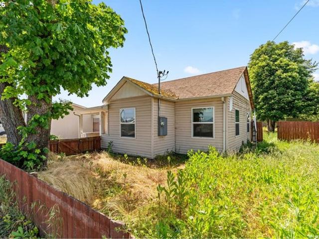 370 S 6th St, Harrisburg, OR 97446