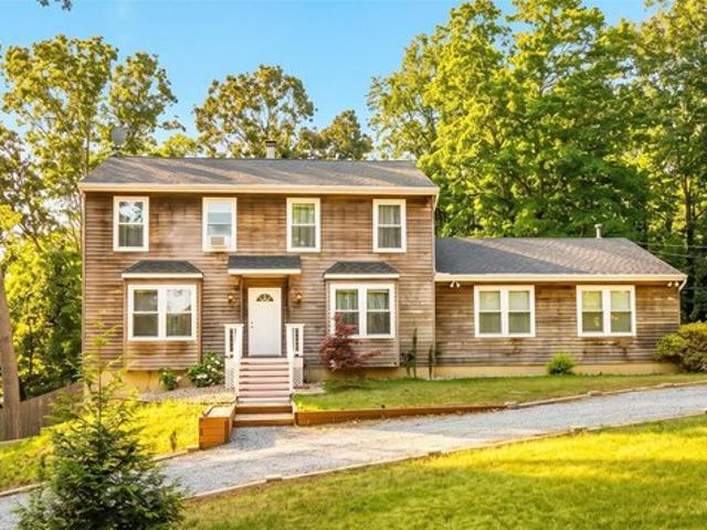 370 S Country Rd, Brookhaven, NY 11719