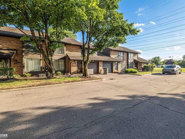37143 Clubhouse Dr, Sterling Heights, MI 48312