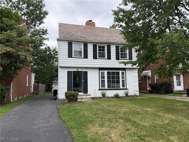 3714 Avalon Rd, Shaker Heights, OH 44120