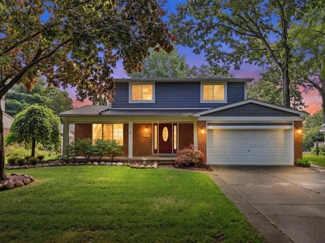 3714 Sandburg Dr, Troy, MI 48083