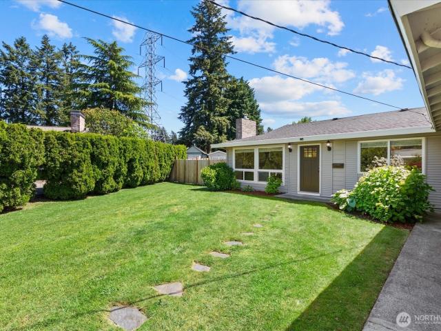 3715 NE 10th Court