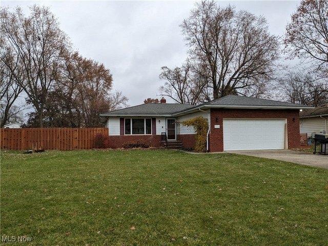 3715 Bramblewood Dr, Brunswick, OH 44212