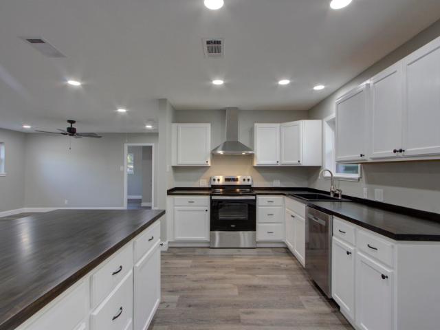 3715 Forestwood