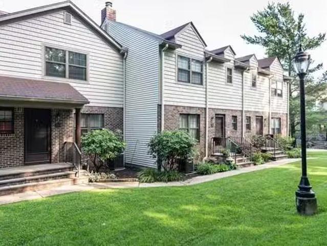 37160698 101 E Oak St