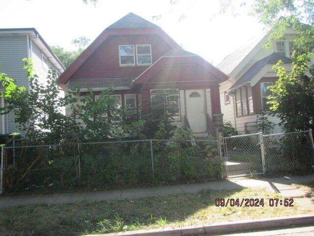 3716 N 26th St, Milwaukee, WI 53206