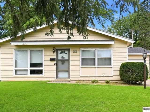 3716 S 92nd St, Omaha, NE 68124