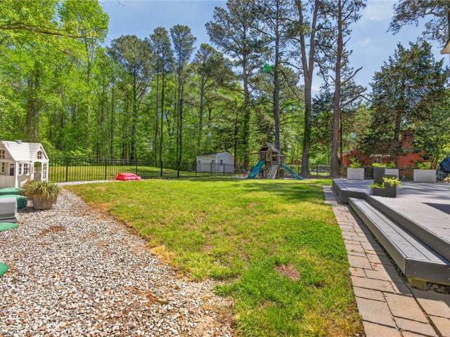 3716 W Neck RD
