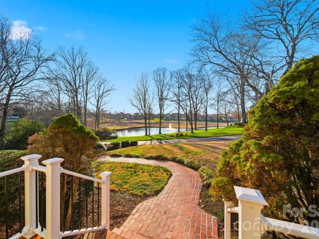 3718 Club House Drive NE